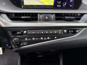 Balts Lexus ES 300 H 2020 Viļņa, ar dzinēja tilpumu 2.49 L un nobraukumu 180 tūkst. km par 29999 €, foto 32 vietnē AUTOMOTO.COM.LV