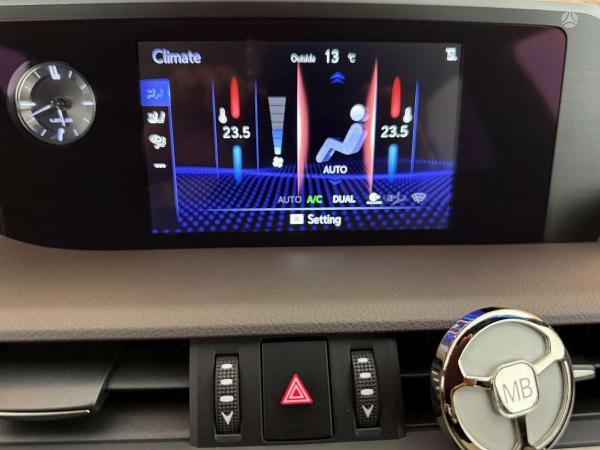 White Lexus ES 300 H 2020 in Vilnius, with an engine capacity of 2.49 L and mileage of 83 thousand km for 34000 €, photo 11 on AUTOMOTO.COM.LV