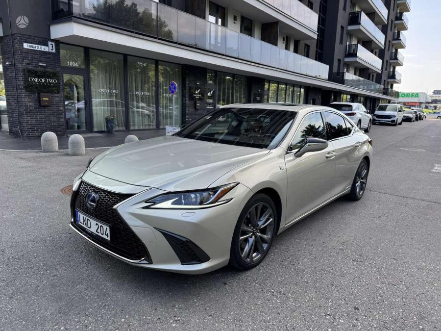 Yellow Lexus ES 300 H 2020 in Vilnius, with an engine capacity of 2.50 L and mileage of 79 thousand km for 35000 €, photo 1 on AUTOMOTO.COM.LV