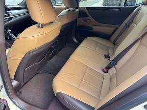 Yellow Lexus ES 300 H 2020 in Vilnius, with an engine capacity of 2.50 L and mileage of 79 thousand km for 35000 €, photo 9 on AUTOMOTO.COM.LV