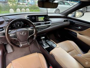 Yellow Lexus ES 300 H 2020 in Vilnius, with an engine capacity of 2.50 L and mileage of 79 thousand km for 35000 €, photo 10 on AUTOMOTO.COM.LV
