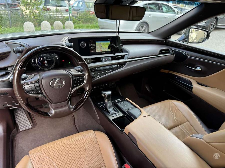 Yellow Lexus ES 300 H 2020 in Vilnius, with an engine capacity of 2.50 L and mileage of 79 thousand km for 35000 €, photo 10 on AUTOMOTO.COM.LV