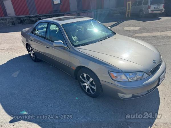Smilšu krāsa Lexus ES 1998 Tallina, ar dzinēja tilpumu 3.00 L un nobraukumu 191 tūkst. km par 6000 €, foto 2 vietnē AUTOMOTO.COM.LV