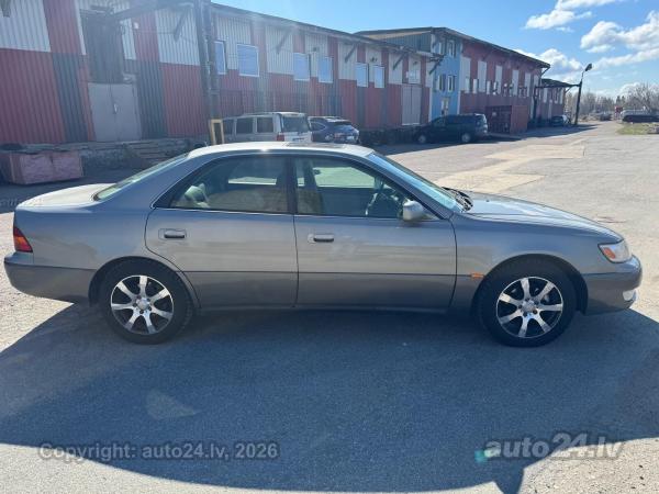 Smilšu krāsa Lexus ES 1998 Tallina, ar dzinēja tilpumu 3.00 L un nobraukumu 191 tūkst. km par 6000 €, foto 4 vietnē AUTOMOTO.COM.LV