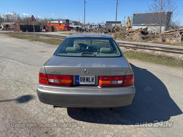 Smilšu krāsa Lexus ES 1998 Tallina, ar dzinēja tilpumu 3.00 L un nobraukumu 191 tūkst. km par 6000 €, foto 7 vietnē AUTOMOTO.COM.LV