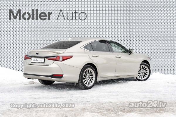 Beige Lexus ES 2021 in Riga, with an engine capacity of 2.50 L and mileage of 51 thousand km for 30743 €, photo 4 on AUTOMOTO.COM.LV