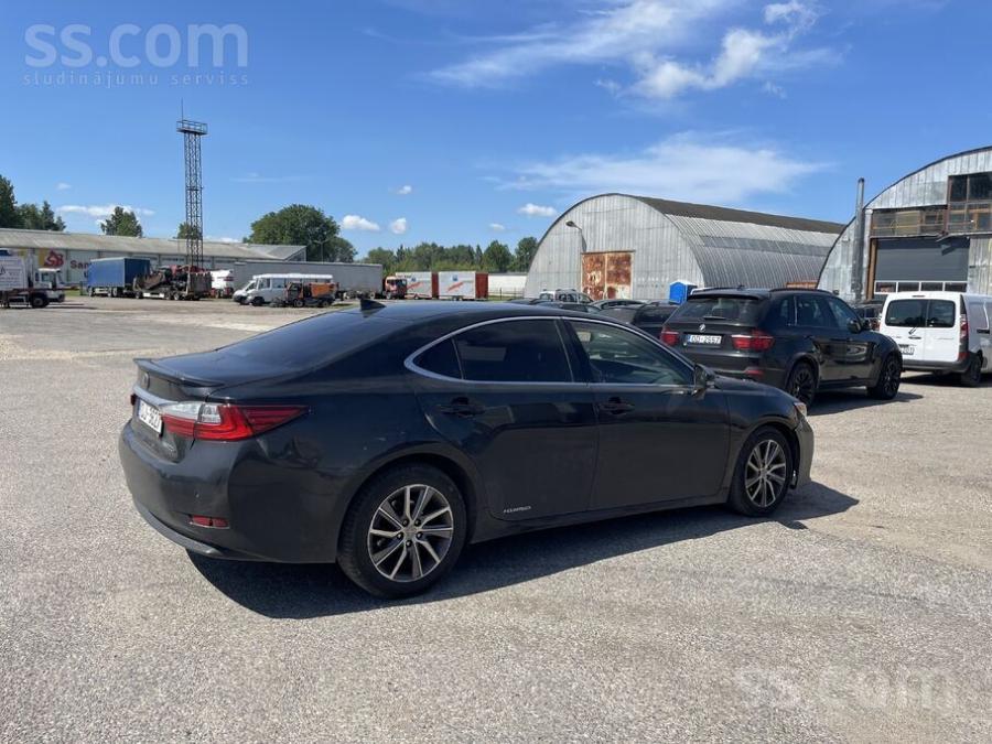 Melns Lexus ES 2016 Rīga, ar dzinēja tilpumu 2.50 L un nobraukumu 295 tūkst. km par 10500 €, foto 10 vietnē AUTOMOTO.COM.LV