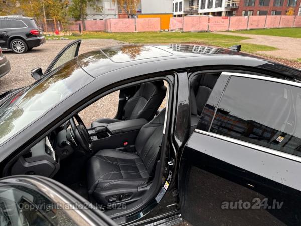 Black Lexus ES 2019 in Tallinn, with an engine capacity of 2.50 L and mileage of 182 thousand km for 27000 €, photo 2 on AUTOMOTO.COM.LV