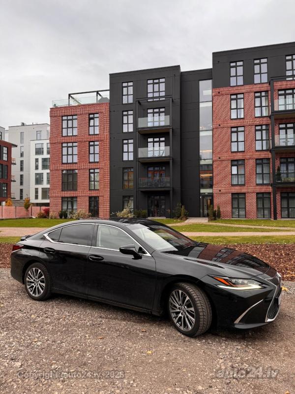 Black Lexus ES 2019 in Tallinn, with an engine capacity of 2.50 L and mileage of 182 thousand km for 27000 €, photo 4 on AUTOMOTO.COM.LV