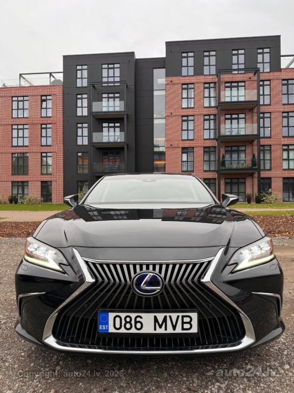 Black Lexus ES 2019 in Tallinn, with an engine capacity of 2.50 L and mileage of 182 thousand km for 27000 €, photo 5 on AUTOMOTO.COM.LV