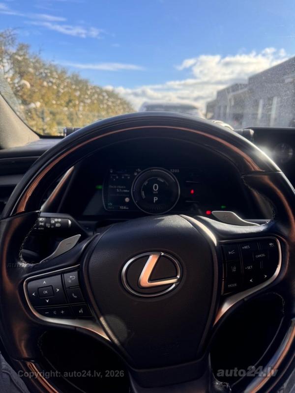 Black Lexus ES 2019 in Tallinn, with an engine capacity of 2.50 L and mileage of 182 thousand km for 27000 €, photo 7 on AUTOMOTO.COM.LV