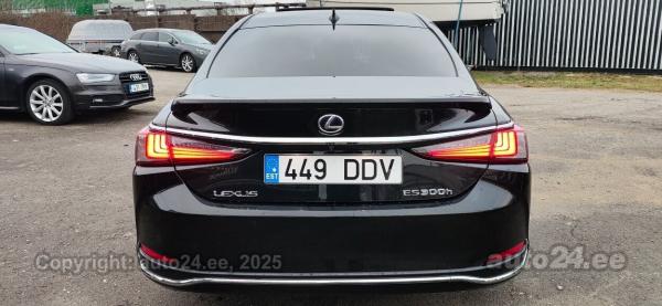 Black Lexus ES 2020 in Tallinn, with an engine capacity of 2.50 L and mileage of 270 thousand km for 26250 €, photo 6 on AUTOMOTO.COM.LV