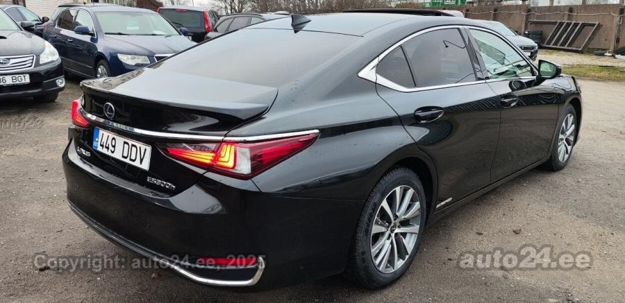 Black Lexus ES 2020 in Tallinn, with an engine capacity of 2.50 L and mileage of 270 thousand km for 26250 €, photo 7 on AUTOMOTO.COM.LV