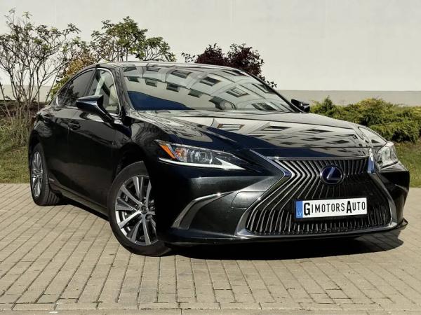 Black Lexus ES 2020 in Riga, with an engine capacity of 2.50 L and mileage of 121 thousand km for 27590 €, photo 3 on AUTOMOTO.COM.LV