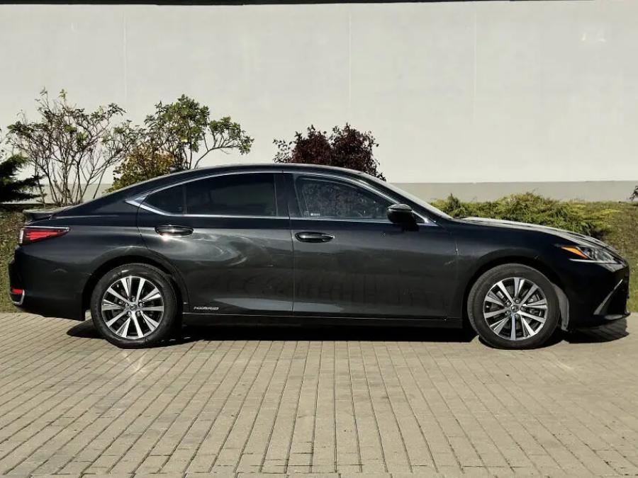 Melns Lexus ES 2020 Rīga, ar dzinēja tilpumu 2.50 L un nobraukumu 121 tūkst. km par 27590 €, foto 5 vietnē AUTOMOTO.COM.LV