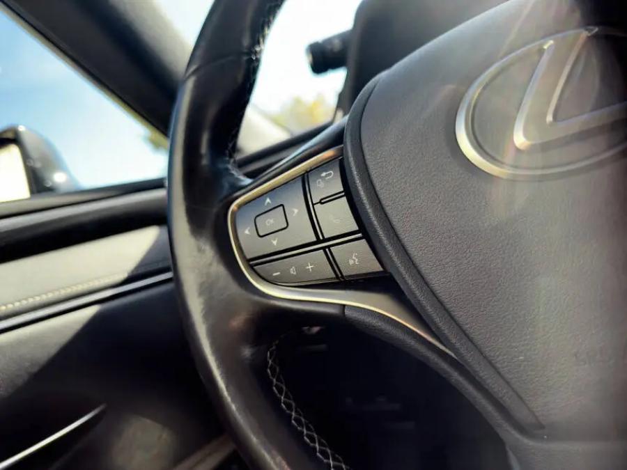 Melns Lexus ES 2020 Rīga, ar dzinēja tilpumu 2.50 L un nobraukumu 121 tūkst. km par 27590 €, foto 17 vietnē AUTOMOTO.COM.LV
