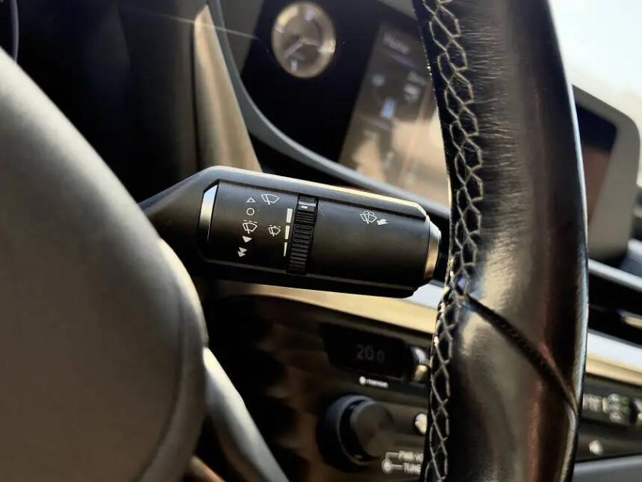 Melns Lexus ES 2020 Rīga, ar dzinēja tilpumu 2.50 L un nobraukumu 121 tūkst. km par 27590 €, foto 19 vietnē AUTOMOTO.COM.LV
