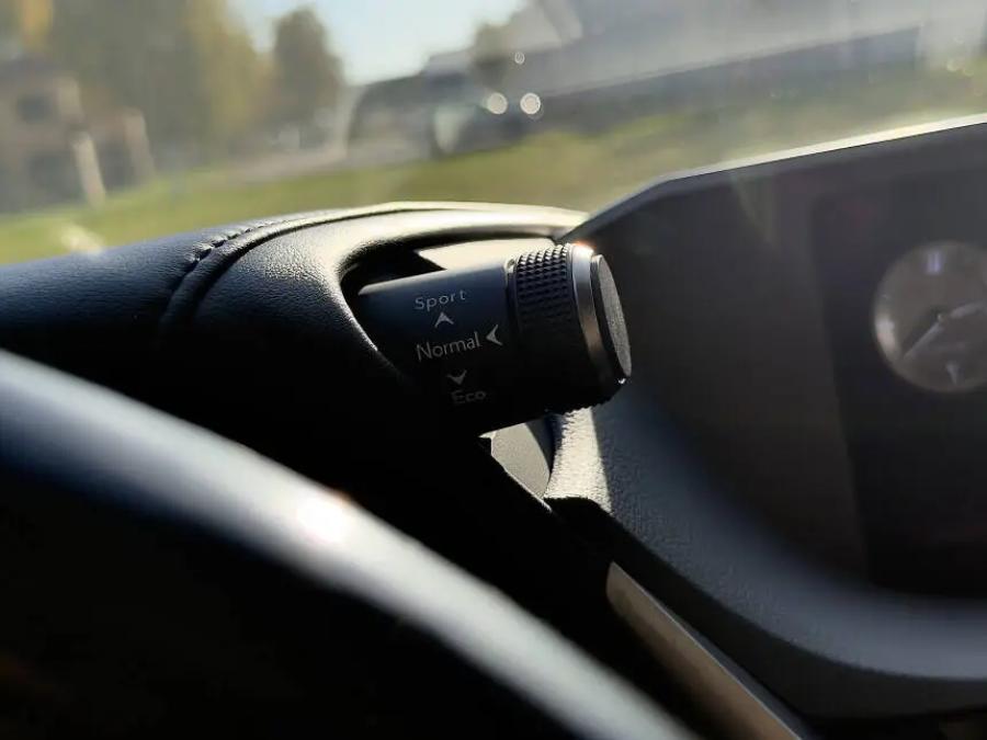 Melns Lexus ES 2020 Rīga, ar dzinēja tilpumu 2.50 L un nobraukumu 121 tūkst. km par 27590 €, foto 24 vietnē AUTOMOTO.COM.LV