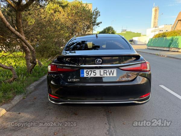Black Lexus ES 2020 in Tallinn, with an engine capacity of 2.50 L and mileage of 387 thousand km for 22000 €, photo 7 on AUTOMOTO.COM.LV