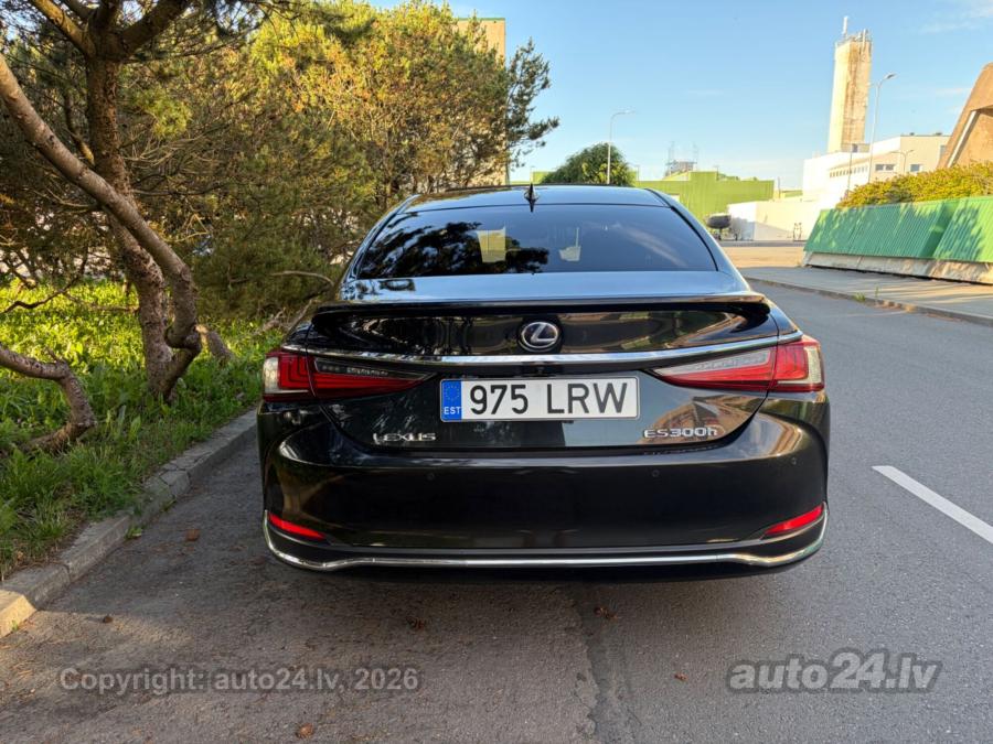 Melns Lexus ES 2020 Tallina, ar dzinēja tilpumu 2.50 L un nobraukumu 387 tūkst. km par 22000 €, foto 8 vietnē AUTOMOTO.COM.LV