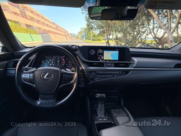 Black Lexus ES 2020 in Tallinn, with an engine capacity of 2.50 L and mileage of 387 thousand km for 22000 €, photo 8 on AUTOMOTO.COM.LV