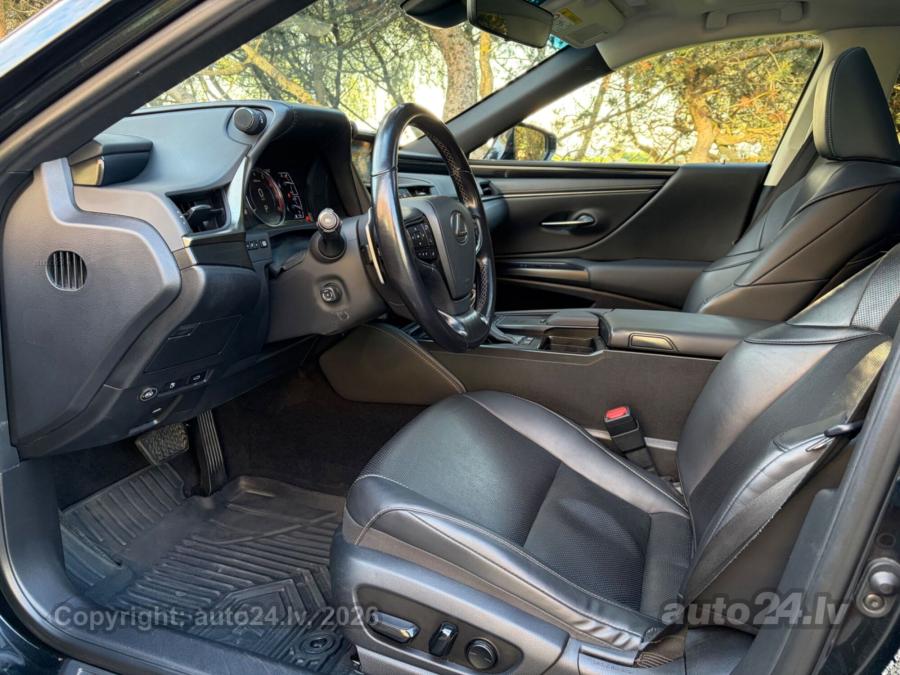 Melns Lexus ES 2020 Tallina, ar dzinēja tilpumu 2.50 L un nobraukumu 387 tūkst. km par 22000 €, foto 10 vietnē AUTOMOTO.COM.LV