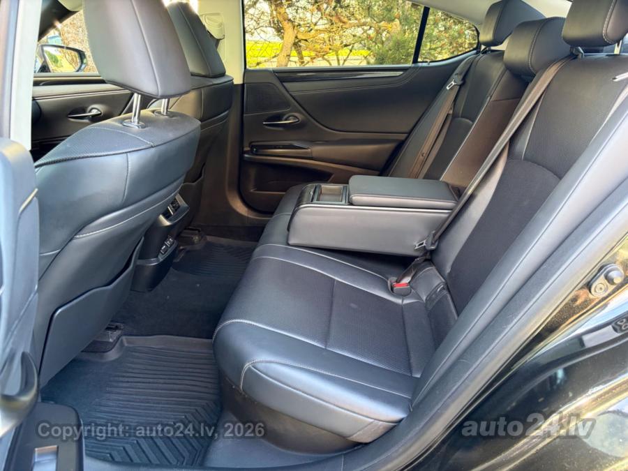Melns Lexus ES 2020 Tallina, ar dzinēja tilpumu 2.50 L un nobraukumu 387 tūkst. km par 22000 €, foto 12 vietnē AUTOMOTO.COM.LV