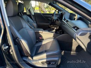Melns Lexus ES 2020 Tallina, ar dzinēja tilpumu 2.50 L un nobraukumu 387 tūkst. km par 22000 €, foto 13 vietnē AUTOMOTO.COM.LV