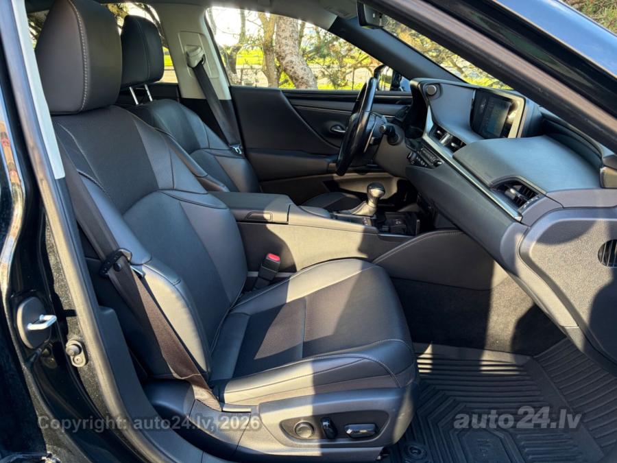 Melns Lexus ES 2020 Tallina, ar dzinēja tilpumu 2.50 L un nobraukumu 387 tūkst. km par 22000 €, foto 13 vietnē AUTOMOTO.COM.LV