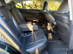 Melns Lexus ES 2020 Tallina, ar dzinēja tilpumu 2.50 L un nobraukumu 387 tūkst. km par 22000 €, foto 14 vietnē AUTOMOTO.COM.LV