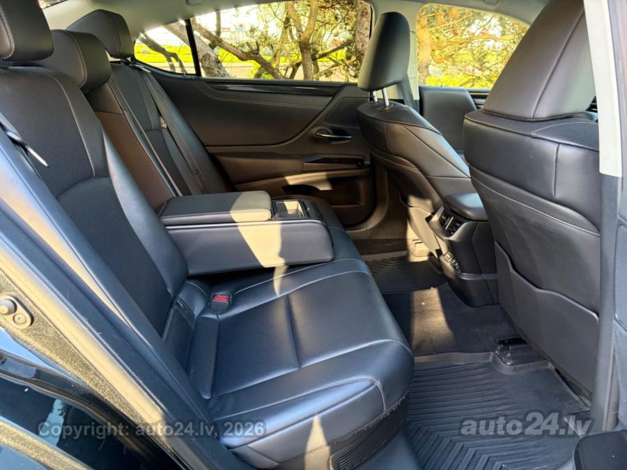 Melns Lexus ES 2020 Tallina, ar dzinēja tilpumu 2.50 L un nobraukumu 387 tūkst. km par 22000 €, foto 14 vietnē AUTOMOTO.COM.LV