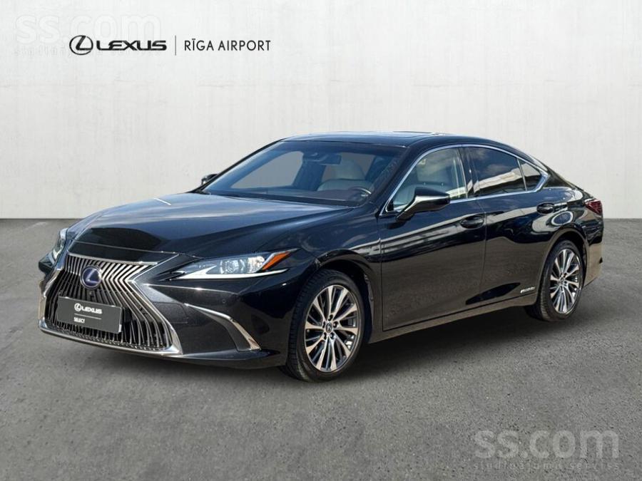 Black Lexus ES 2020 in Riga, with an engine capacity of 2.50 L and mileage of 178 thousand km for 25500 €, photo 1 on AUTOMOTO.COM.LV