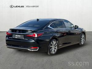 Black Lexus ES 2020 in Riga, with an engine capacity of 2.50 L and mileage of 178 thousand km for 25500 €, photo 3 on AUTOMOTO.COM.LV