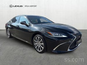 Black Lexus ES 2020 in Riga, with an engine capacity of 2.50 L and mileage of 178 thousand km for 25500 €, photo 19 on AUTOMOTO.COM.LV