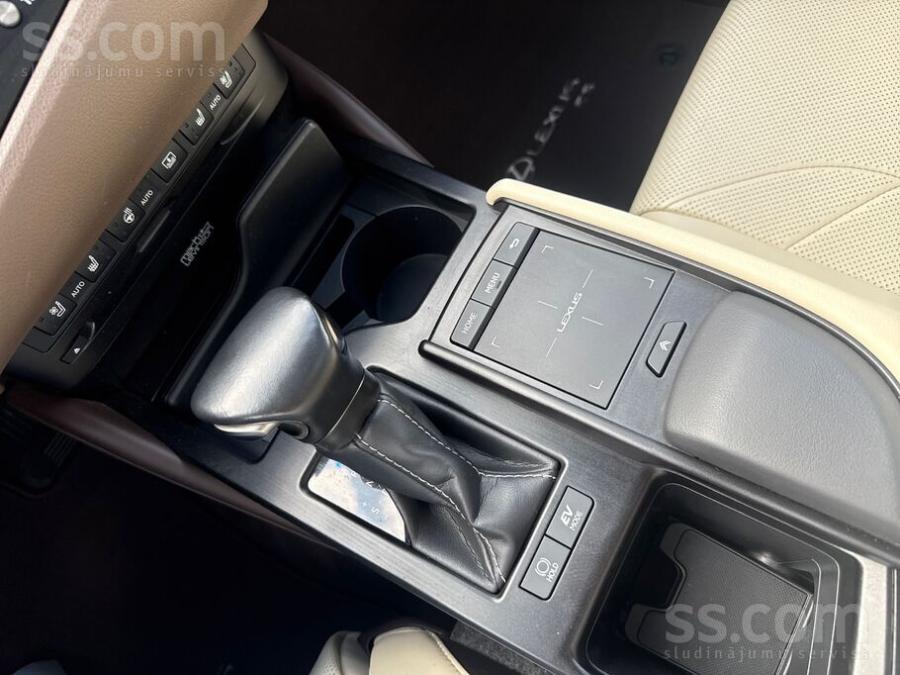 Black Lexus ES 2020 in Riga, with an engine capacity of 2.50 L and mileage of 178 thousand km for 25500 €, photo 21 on AUTOMOTO.COM.LV