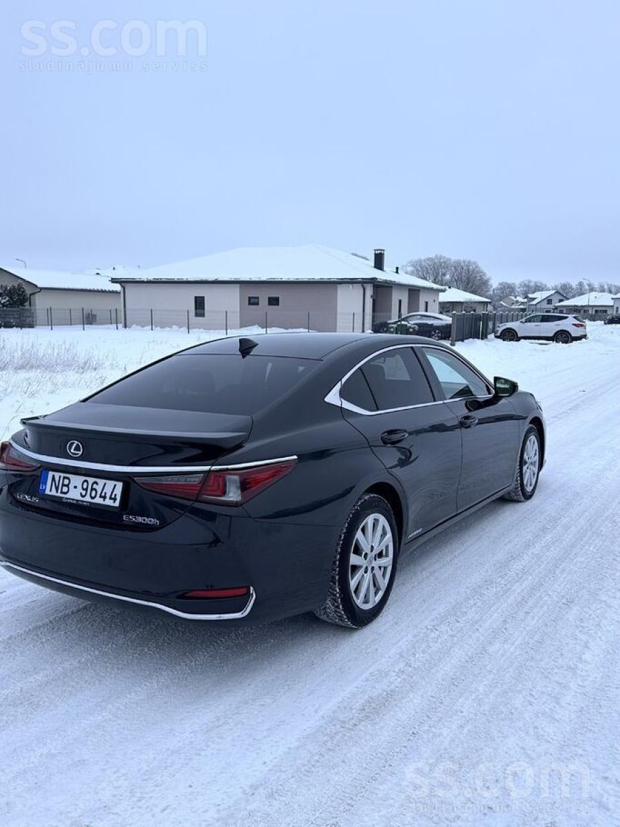 Black Lexus ES 2022 in Jurmala, with an engine capacity of 2.50 L and mileage of 58 thousand km for 35200 €, photo 2 on AUTOMOTO.COM.LV