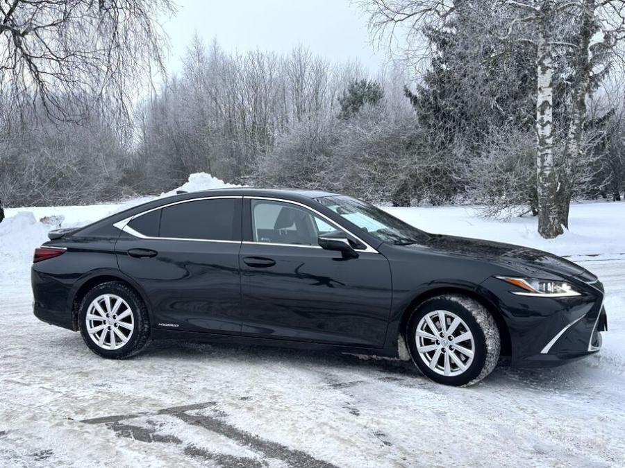 Black Lexus ES 2022 in Jurmala, with an engine capacity of 2.50 L and mileage of 58 thousand km for 35200 €, photo 9 on AUTOMOTO.COM.LV