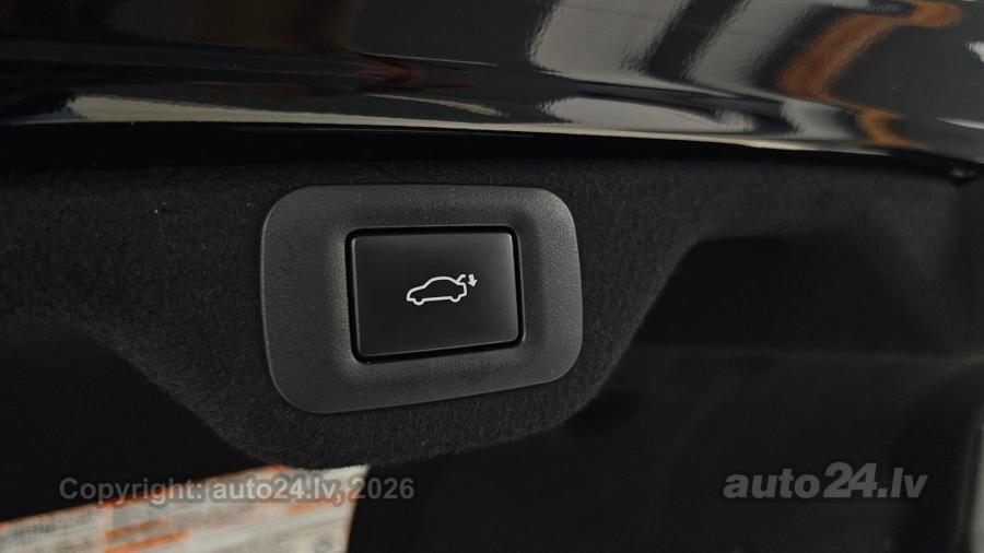 Black Lexus ES 2022 in Tallinn, with an engine capacity of 2.50 L and mileage of 42 thousand km for 41995 €, photo 31 on AUTOMOTO.COM.LV