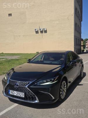 Black Lexus ES 2022 in Riga, with an engine capacity of 2.50 L and mileage of 53 thousand km for 40910 €, photo  on AUTOMOTO.COM.LV