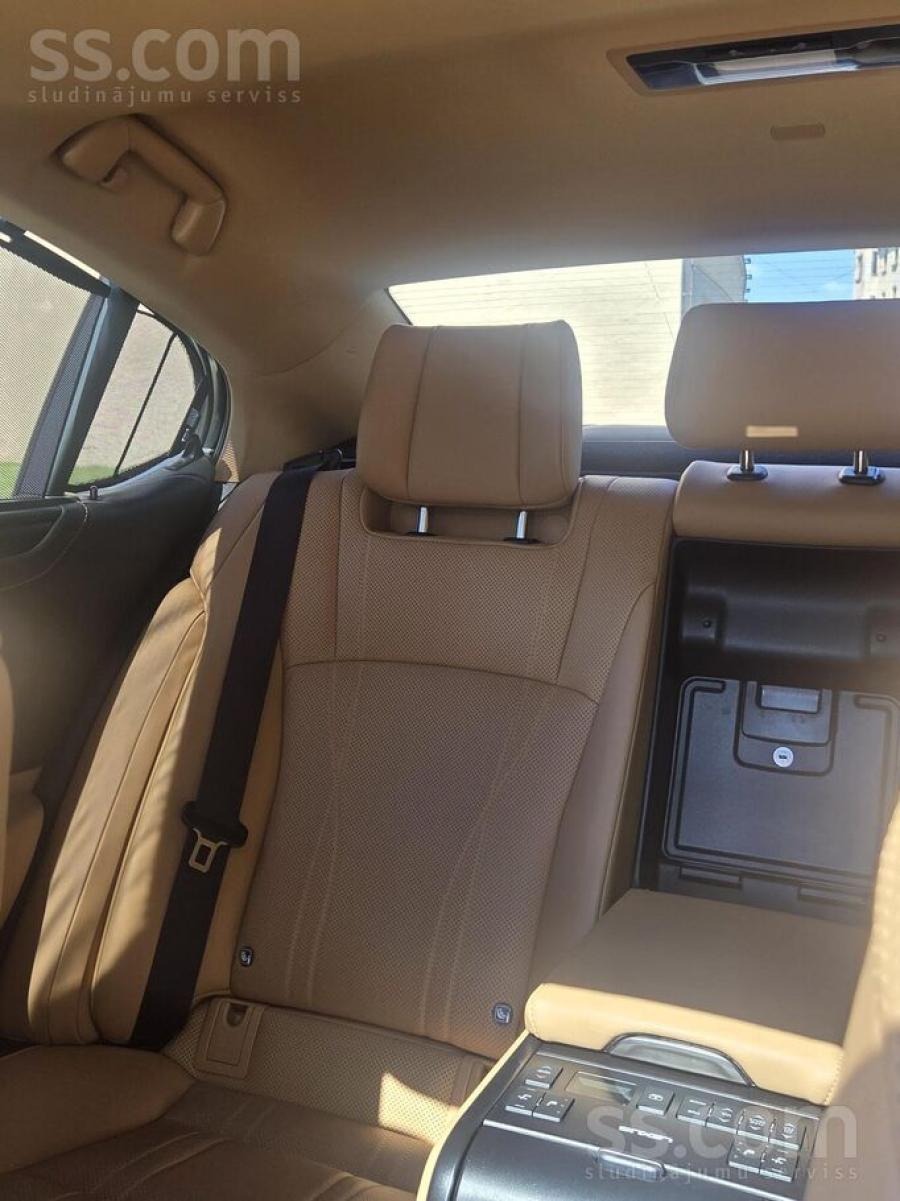 Black Lexus ES 2022 in Riga, with an engine capacity of 2.50 L and mileage of 53 thousand km for 40910 €, photo 10 on AUTOMOTO.COM.LV