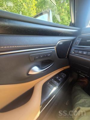 Black Lexus ES 2022 in Riga, with an engine capacity of 2.50 L and mileage of 53 thousand km for 40910 €, photo 14 on AUTOMOTO.COM.LV