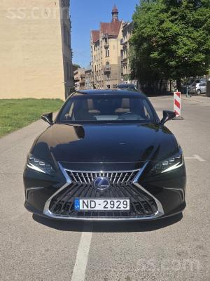 Black Lexus ES 2022 in Riga, with an engine capacity of 2.50 L and mileage of 53 thousand km for 40888 €, photo 3 on AUTOMOTO.COM.LV