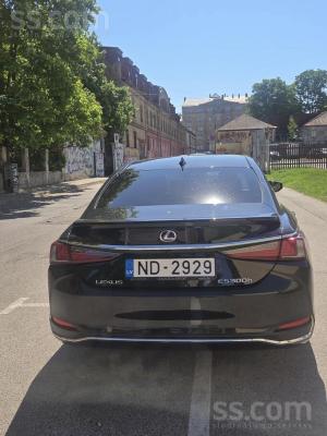 Black Lexus ES 2022 in Riga, with an engine capacity of 2.50 L and mileage of 53 thousand km for 40888 €, photo 5 on AUTOMOTO.COM.LV