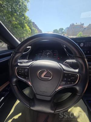 Black Lexus ES 2022 in Riga, with an engine capacity of 2.50 L and mileage of 53 thousand km for 40888 €, photo 16 on AUTOMOTO.COM.LV