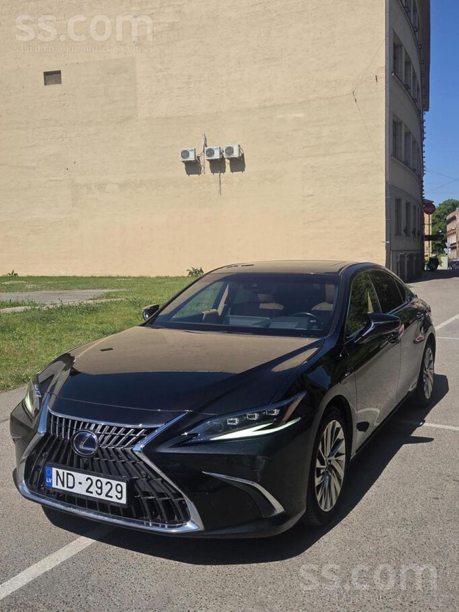 Black Lexus ES 2022 in Riga, with an engine capacity of 2.50 L and mileage of 53 thousand km for 40900 €, photo 1 on AUTOMOTO.COM.LV