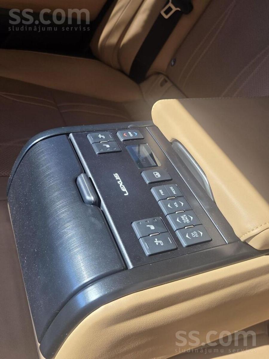 Black Lexus ES 2022 in Riga, with an engine capacity of 2.50 L and mileage of 53 thousand km for 40900 €, photo 8 on AUTOMOTO.COM.LV