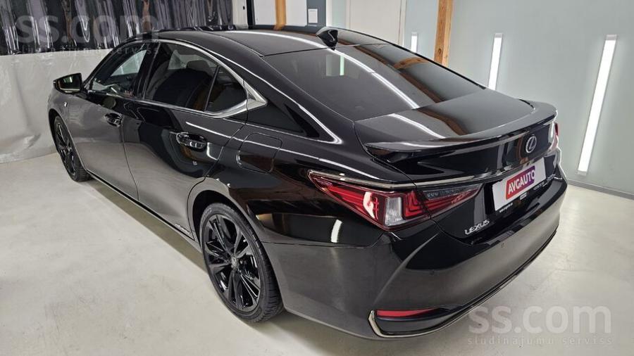 Melns Lexus ES 2022 Tallina, ar dzinēja tilpumu 2.50 L un nobraukumu 42 tūkst. km par 41995 €, foto 5 vietnē AUTOMOTO.COM.LV