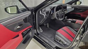 Melns Lexus ES 2022 Tallina, ar dzinēja tilpumu 2.50 L un nobraukumu 42 tūkst. km par 41995 €, foto 7 vietnē AUTOMOTO.COM.LV