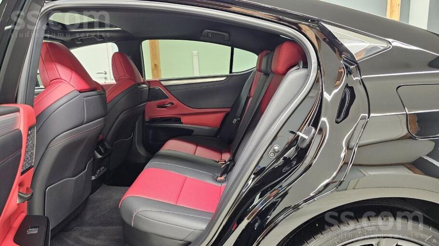 Melns Lexus ES 2022 Tallina, ar dzinēja tilpumu 2.50 L un nobraukumu 42 tūkst. km par 41995 €, foto 13 vietnē AUTOMOTO.COM.LV