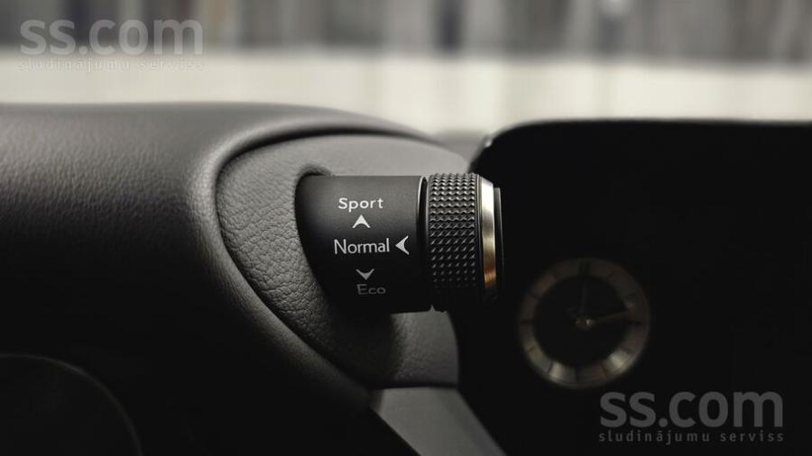Melns Lexus ES 2022 Tallina, ar dzinēja tilpumu 2.50 L un nobraukumu 42 tūkst. km par 41995 €, foto 25 vietnē AUTOMOTO.COM.LV